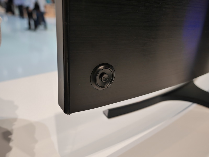 Samsung showed off their curve monitors in IFA 2014 - Tech News - Linus ...