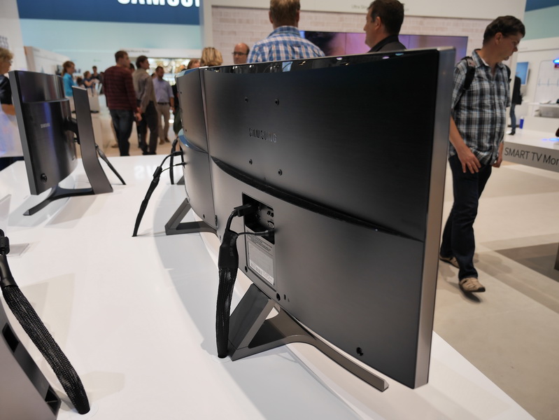 Samsung showed off their curve monitors in IFA 2014 - Tech News - Linus ...