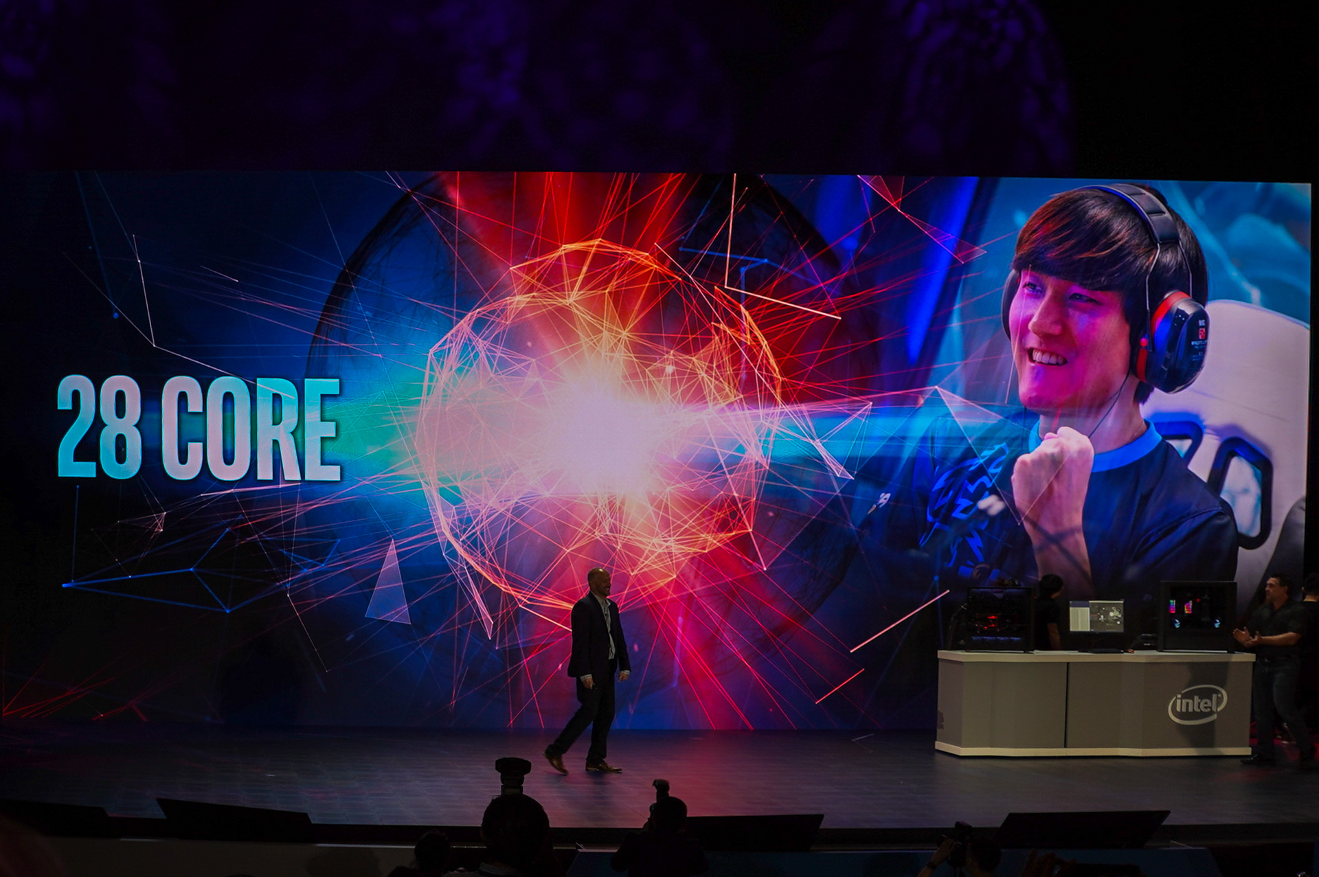 【笠原一輝のユビキタス情報局】Intel、今年後半に8コアのCoffee Lake Refresh、2019年にComet Lakeを投入へ ～Xプロセッサの28コアはBasin Falls ...