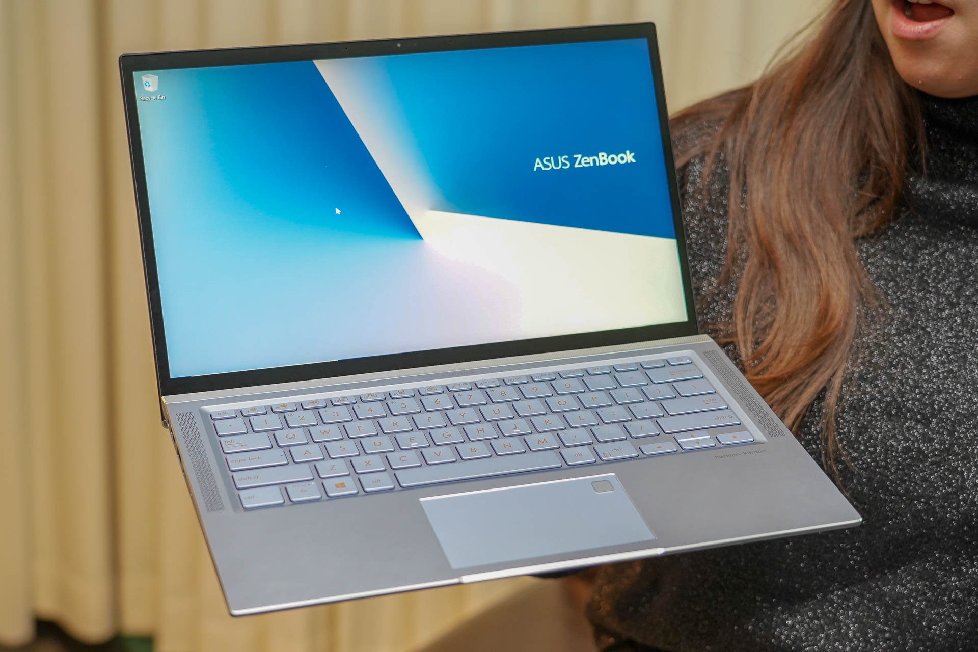 【イベントレポート】ASUS、Whiskey Lake-U搭載の「ZenBook 14(UX431)」 - PC Watch
