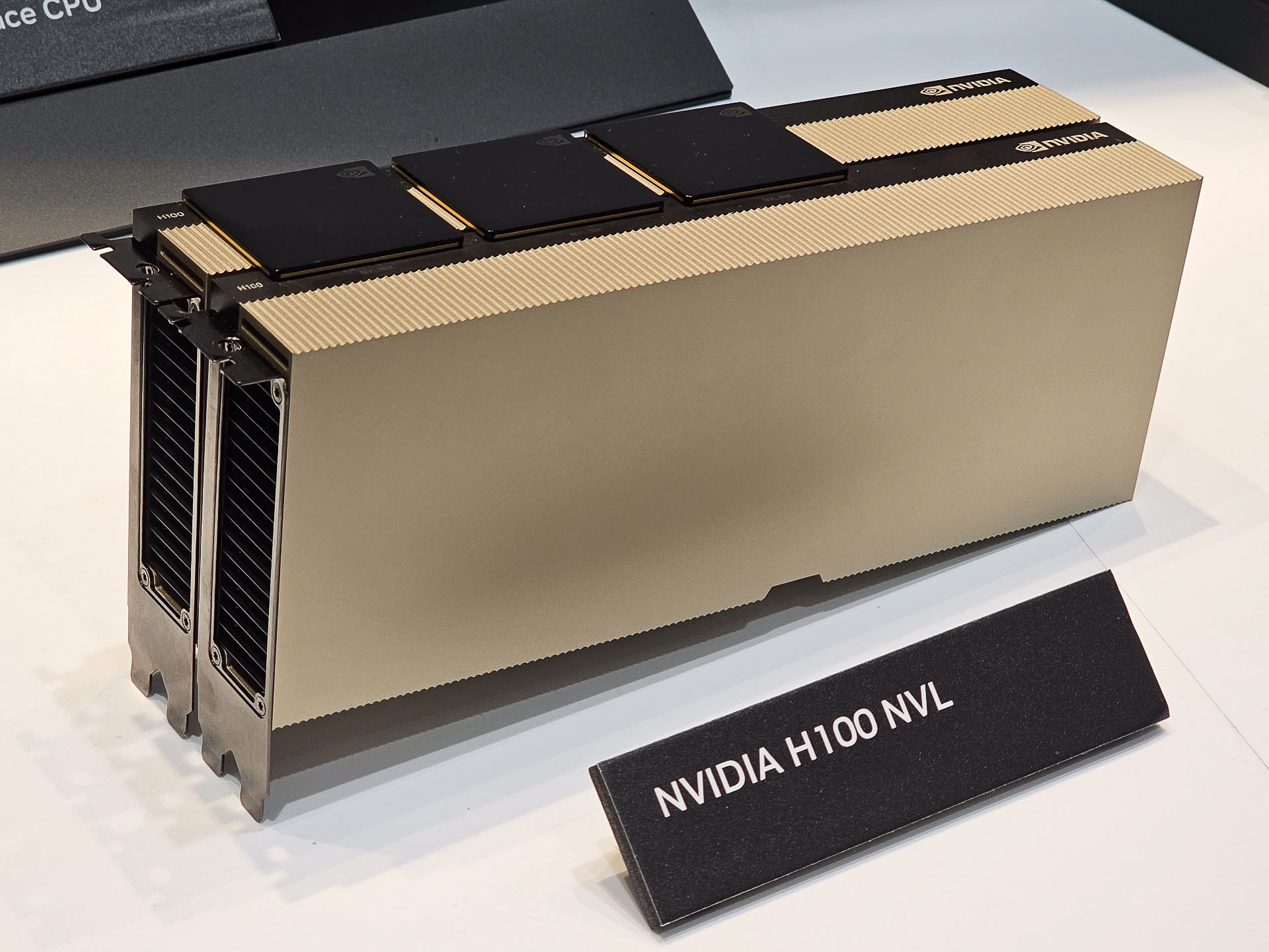 NVIDIAのAI向けハード/ソフトがMicrosoft Azureに採用 - PC Watch