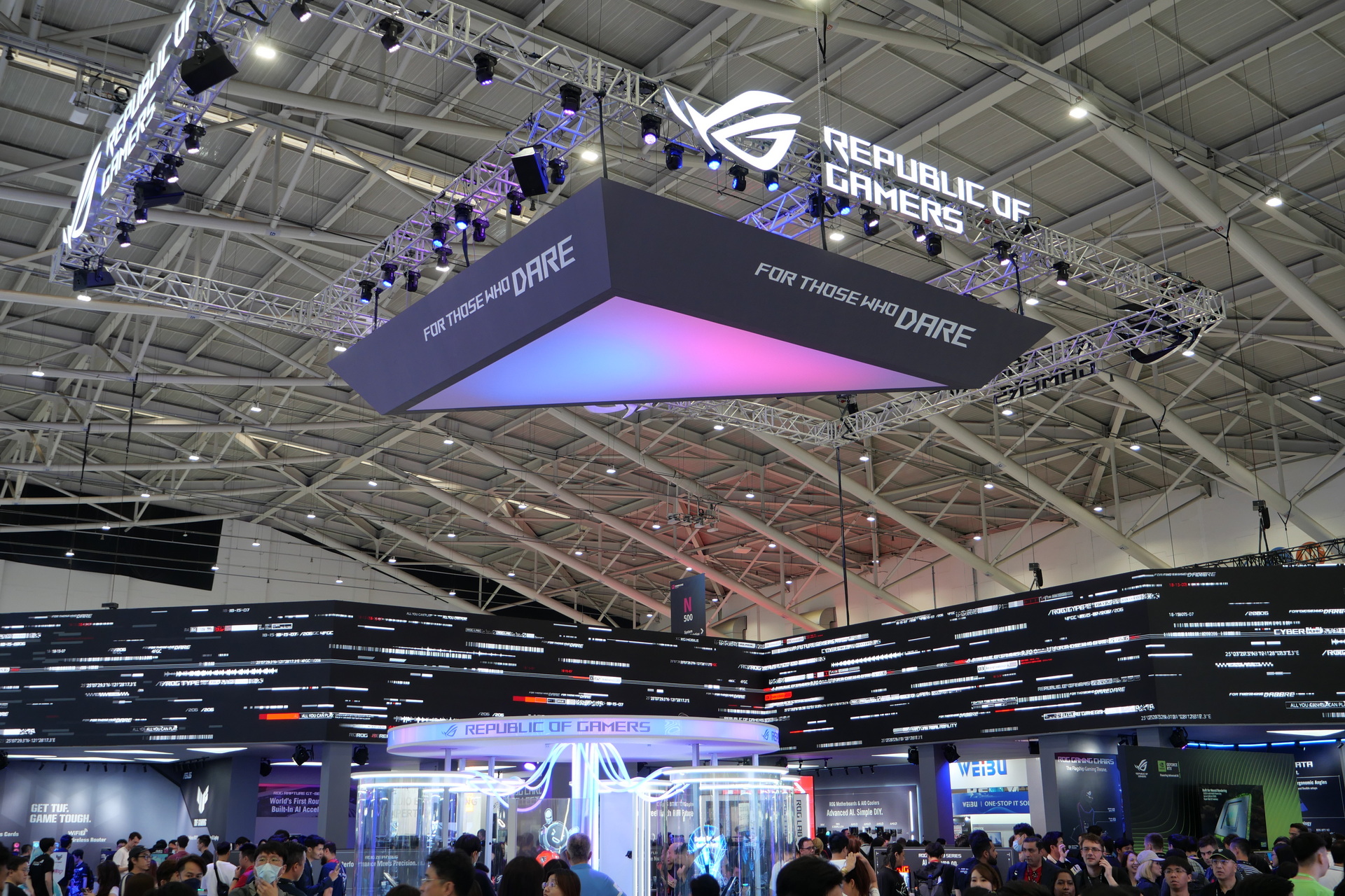 ROG Ally用ドックやRTX 5090 eGPUボックス、初音ミクコラボのアイテムが目白押し！ASUSブースレポート - PC Watch