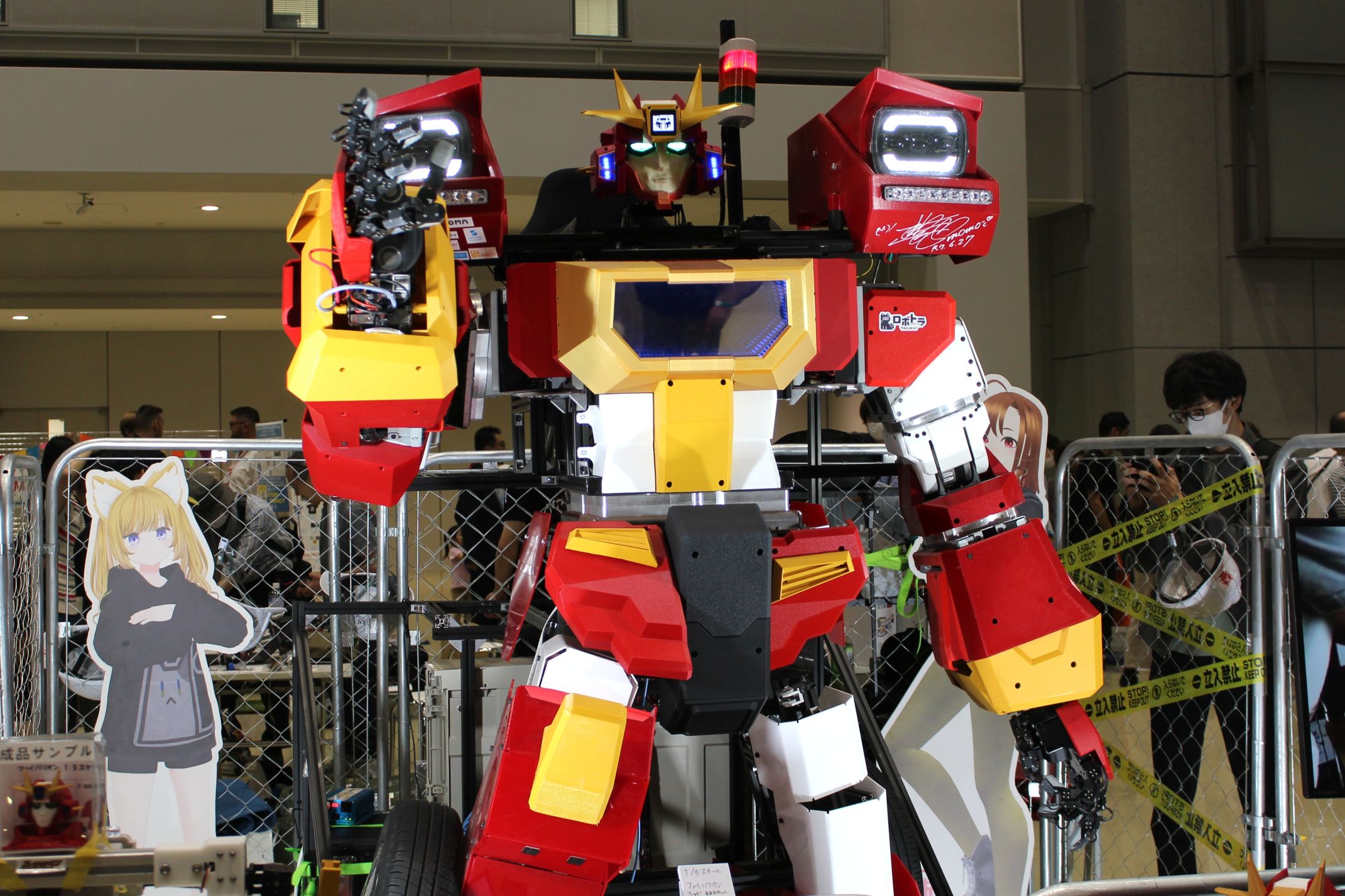 ものづくりの祭典「Maker Faire Tokyo 2025」ビッグサイトで開催。ロボや自作基板、自作SSDに謎デバイスまで - PC Watch