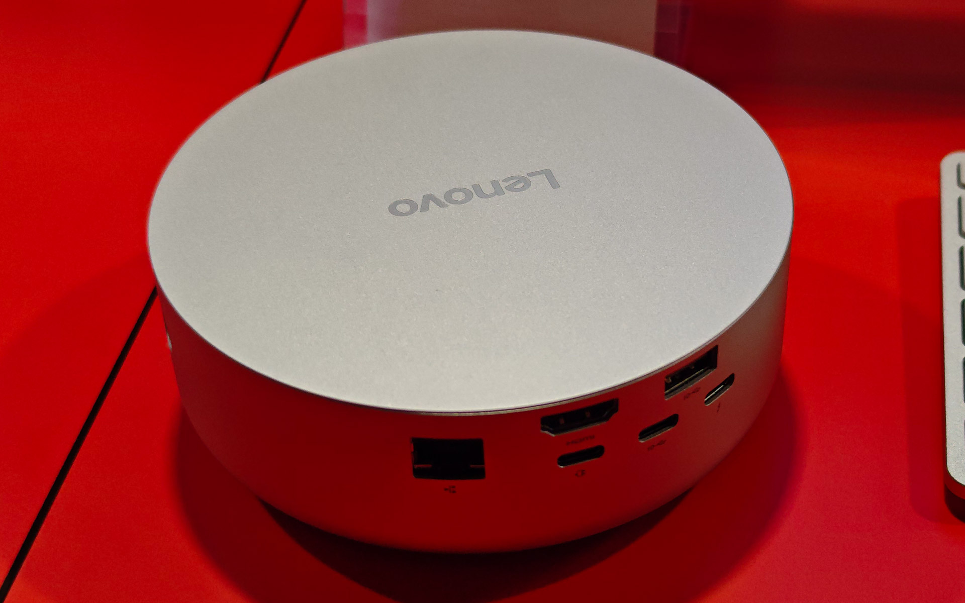 Lenovo、ミニサイズの"おひつPC"「Yoga Mini i」 - PC Watch